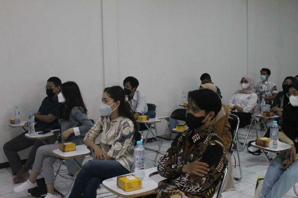 Musyawarah Besar Periode 2020-2021 & Launching Logo Baru BEM IKBIS - Institut Kesehatan dan ...