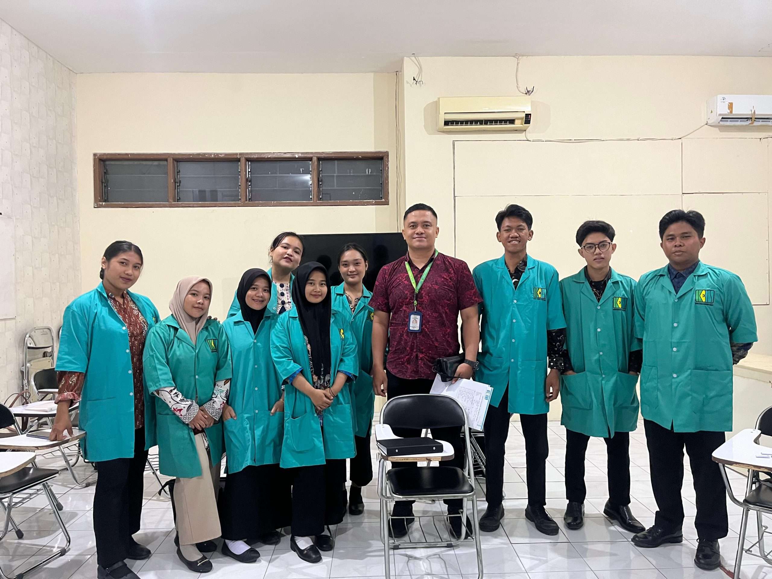 Ujian Lab Keperawatan Mahasiswa S1 Ilmu Keperawatan - Institut Kesehatan dan Bisnis Surabaya