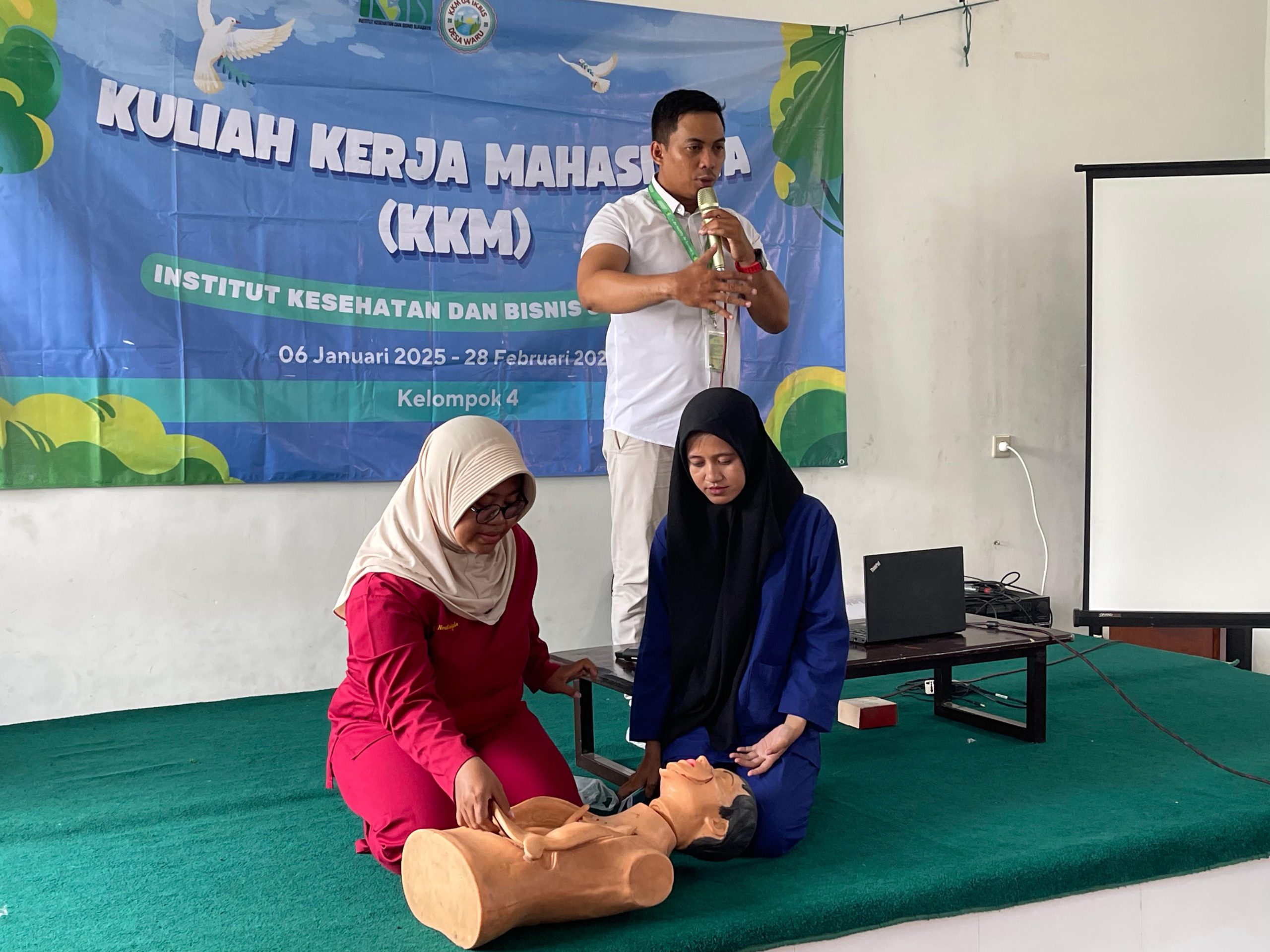 KKM Kelompok 4 Gelar Penyuluhan Pertolongan Pertama di Desa Waru - Institut Kesehatan dan Bisnis ...